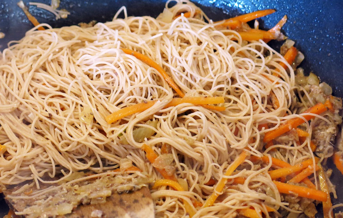 Praženi riževi rezanci s sardinami – bca